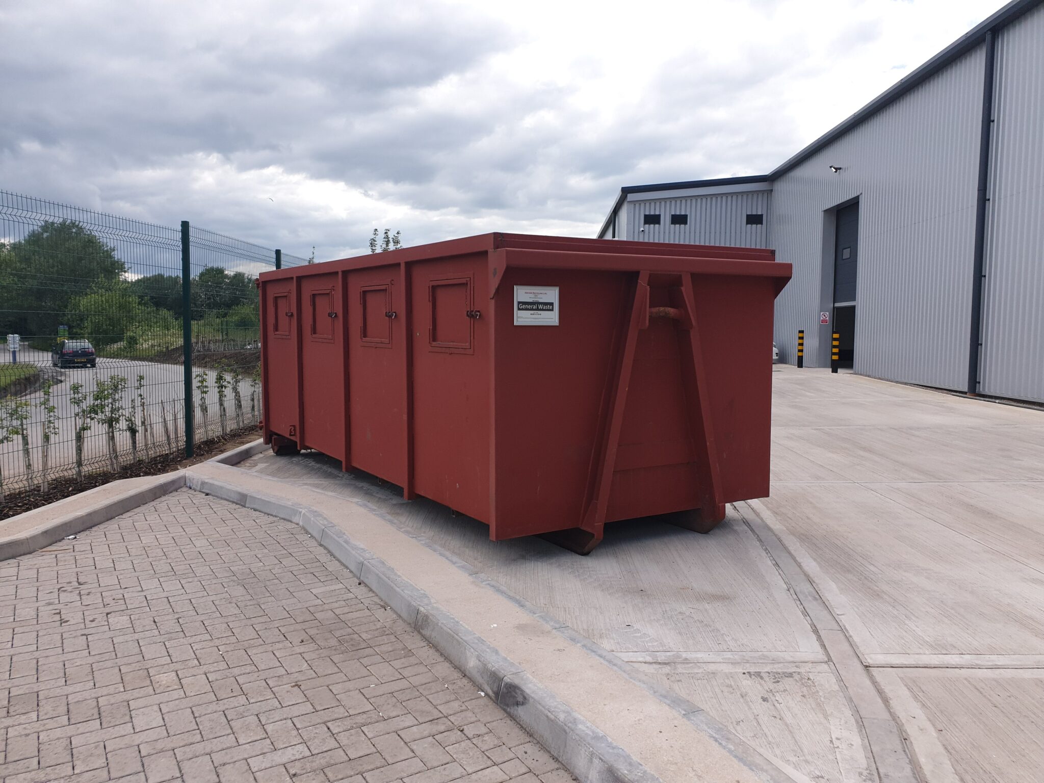 35 Cu Yd Enclosed Bin With Side Doors (32t) - Archer Recycling Ltd